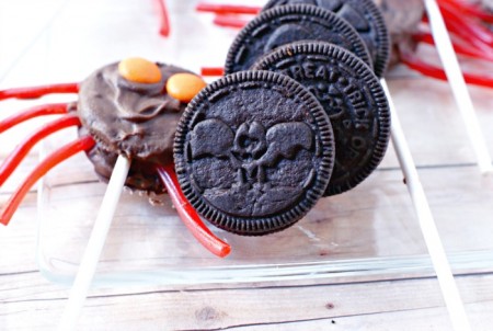 Halloween Oreo Spider Pops - Clever Pink Pirate