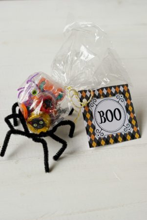 Halloween Candy Spider Craft - Clever Pink Pirate